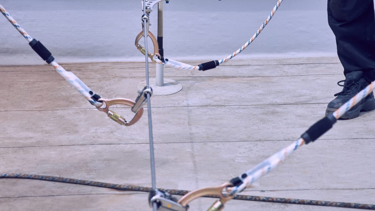 Fallskydd & Fasta system till reparbete - Klätterservice